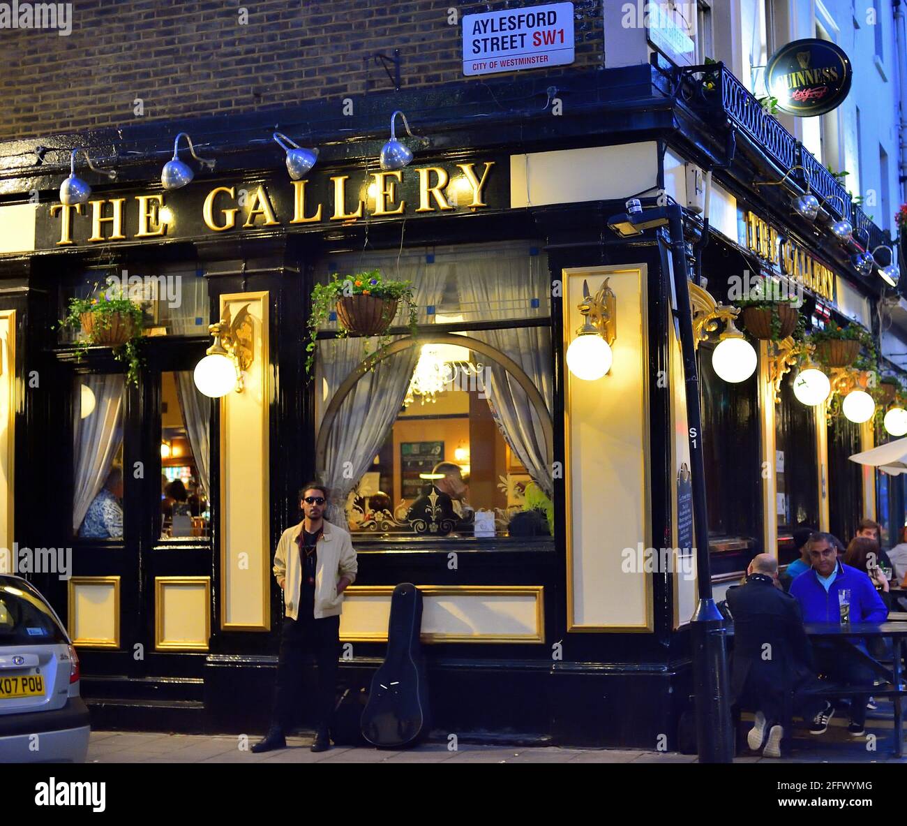 London, England, United Kingdom. The Gallery pub in London's Pimlico ...