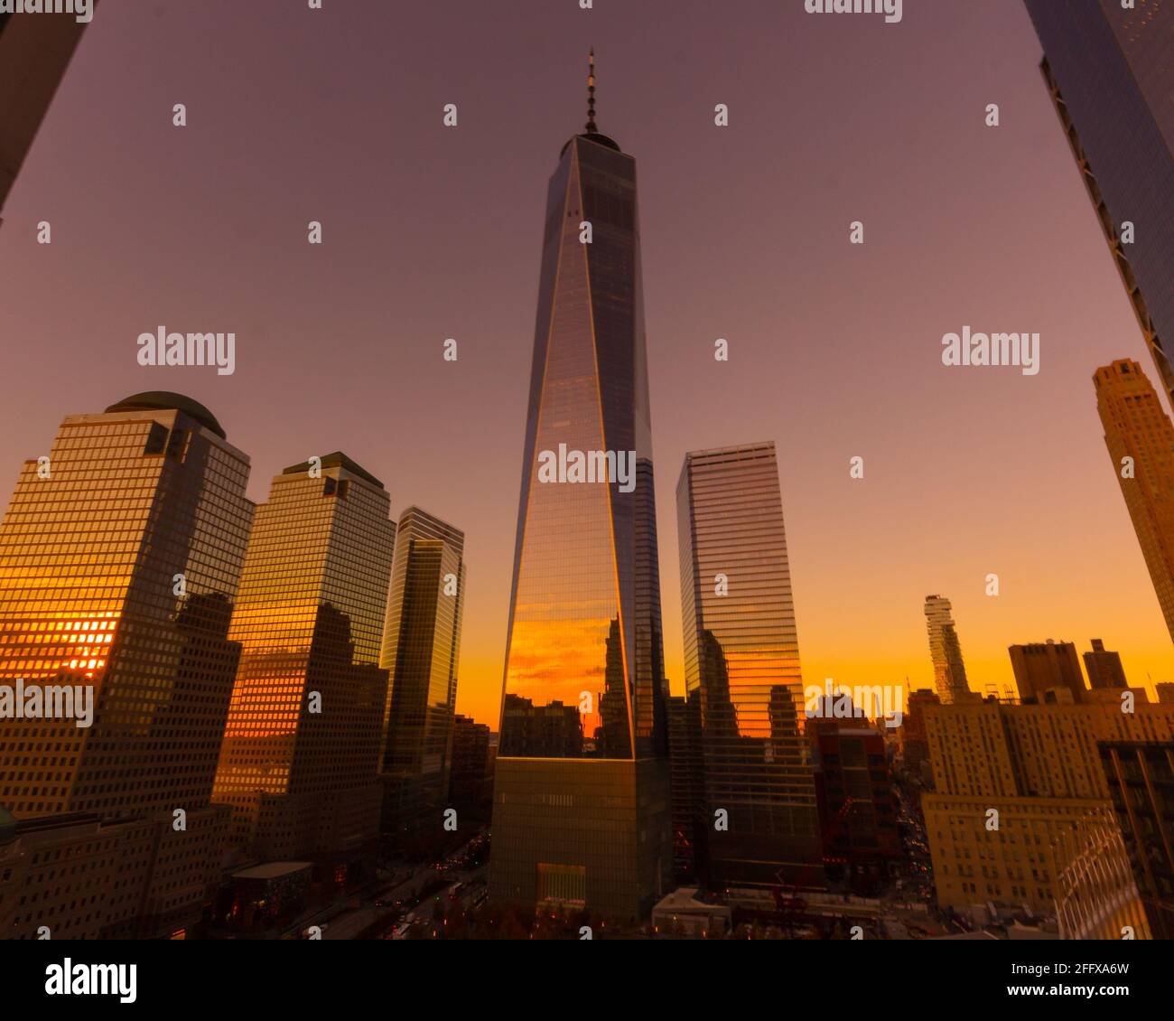Sunset view of the World Trade Center and downtown Manhattan Stock ...