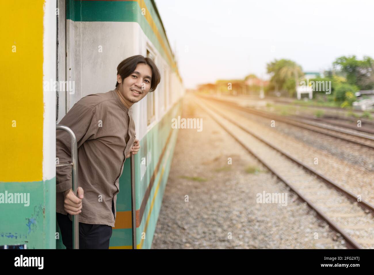Waving goodbye train station hi-res stock photography and images - Alamy