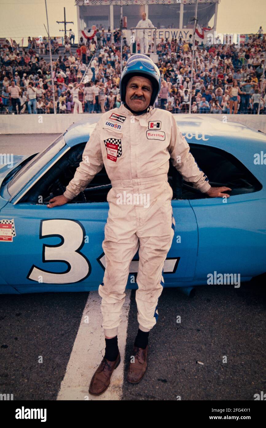 Wendell Scott during the filming of the movie "Greased Lightning" based ...