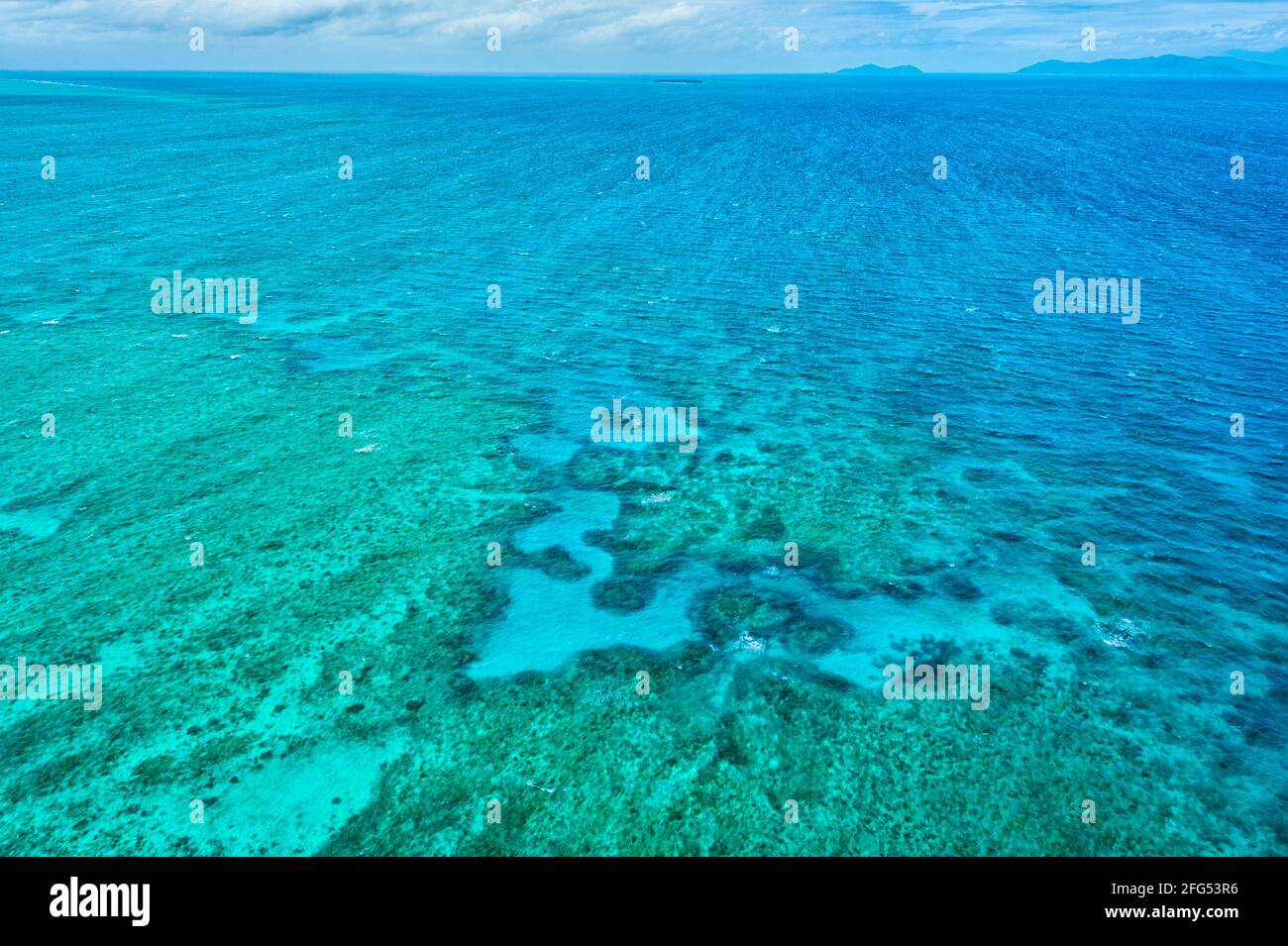 Aerial view great barrier reef hi-res stock photography and images - Alamy