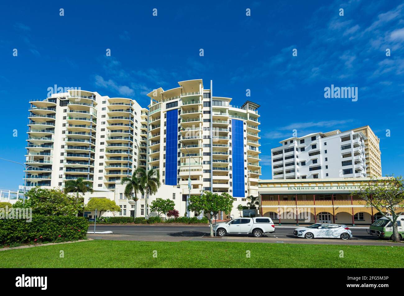 High rise appartments hi-res stock photography and images - Alamy