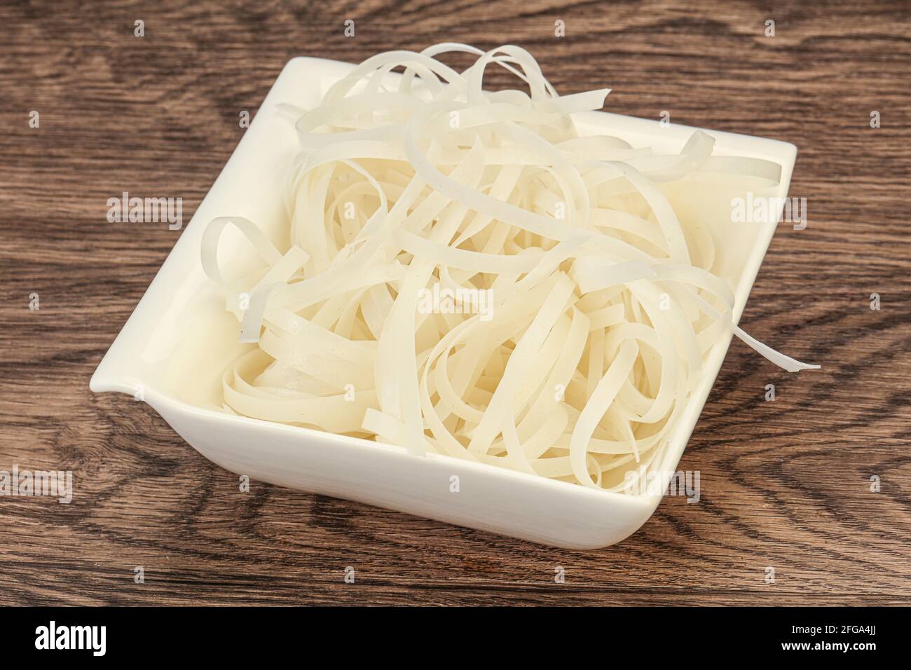 Boiled rice noodle ready for cooking Stock Photo - Alamy