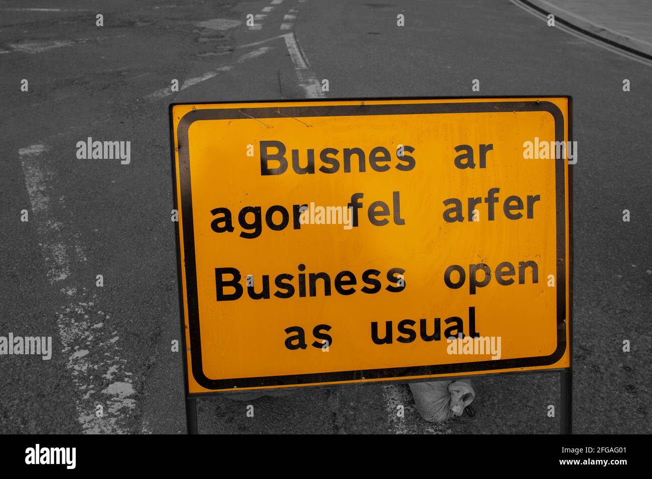 Open as usual sign hi-res stock photography and images - Alamy