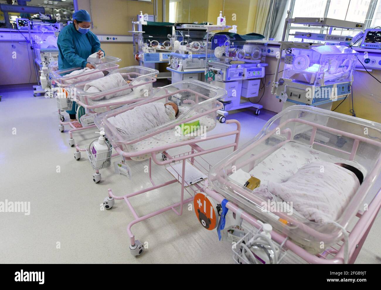 Neonatal ward hi-res stock photography and images - Alamy