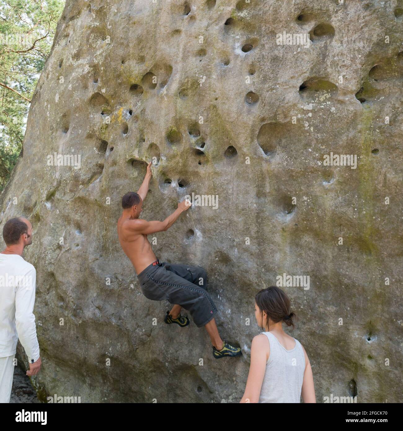 Bouldering at the rocks in the forests of Fontainebleau Stock Photo - Alamy
