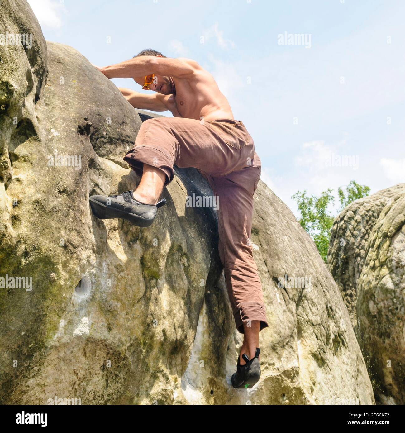 Bouldering at the rocks in the forests of Fontainebleau Stock Photo - Alamy