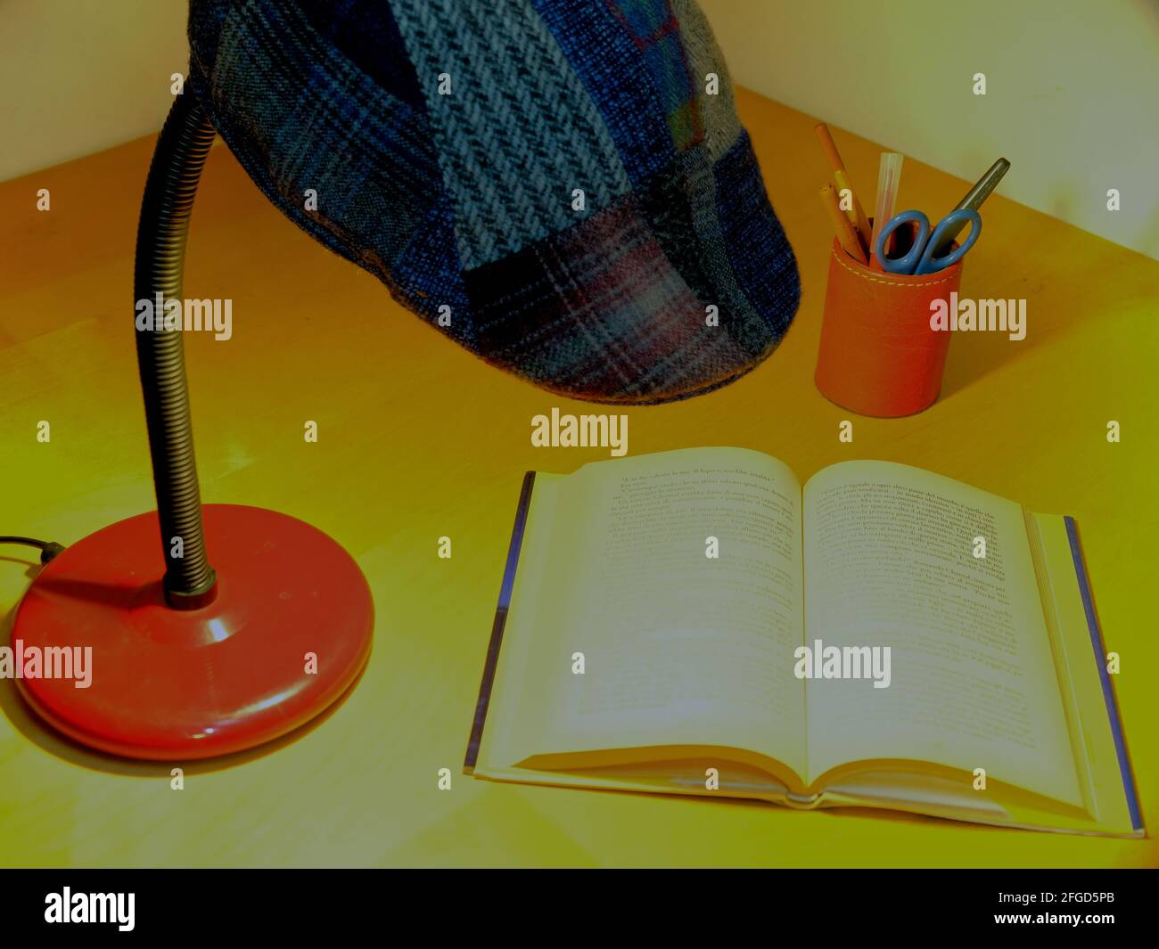 Reading a book under a lamp hi-res stock photography and images - Alamy