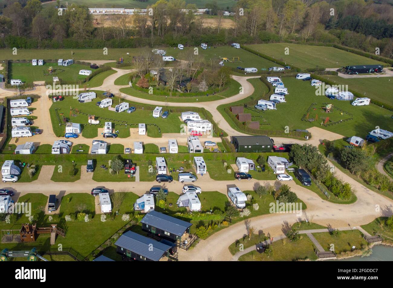 Henlow Bridge Lakes, Bedfordshire, UK. 25th Apr, 2021. UK campsites are ...