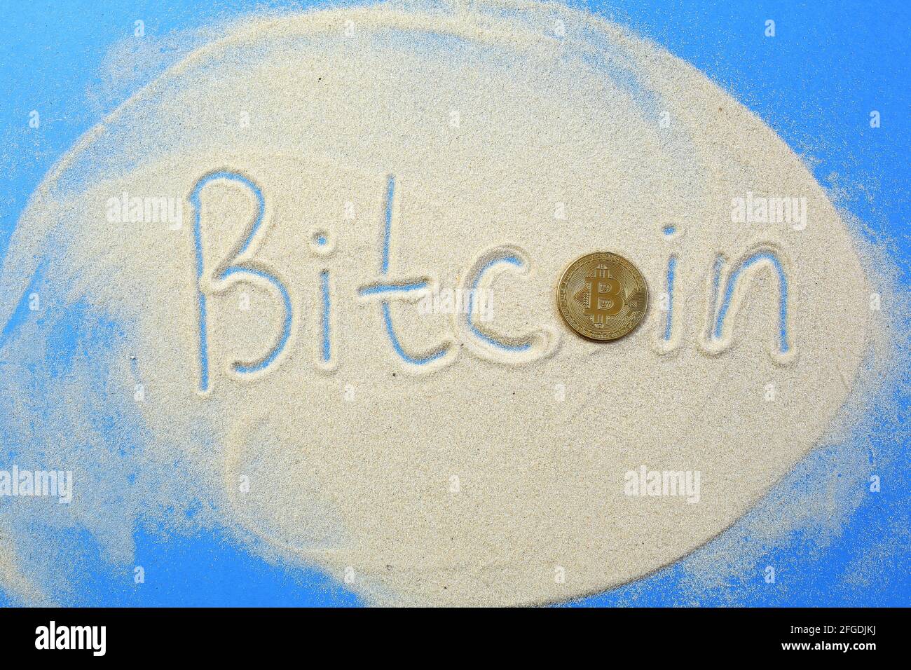 Gold word money blue background hi-res stock photography and images - Alamy