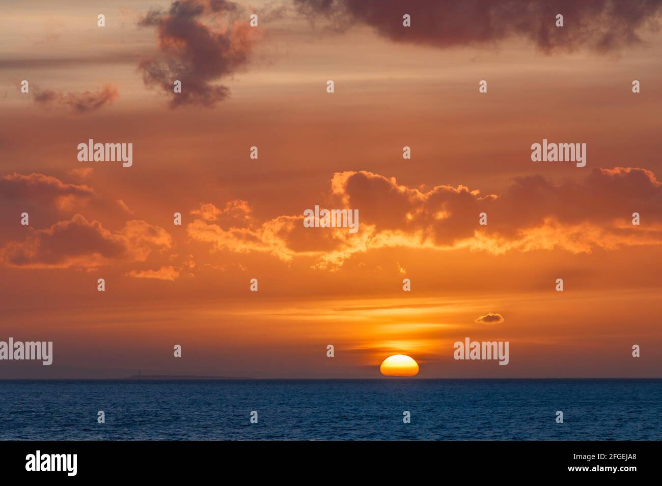 The sun about to set over the horizon Stock Photo - Alamy