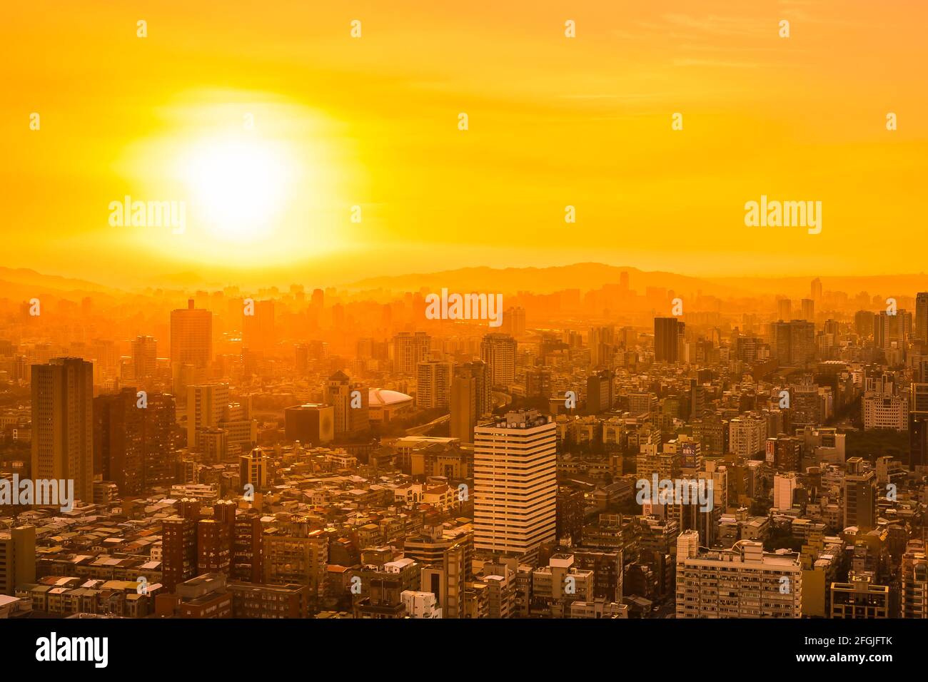 Taipei city skyline at sunset hi-res stock photography and images - Alamy