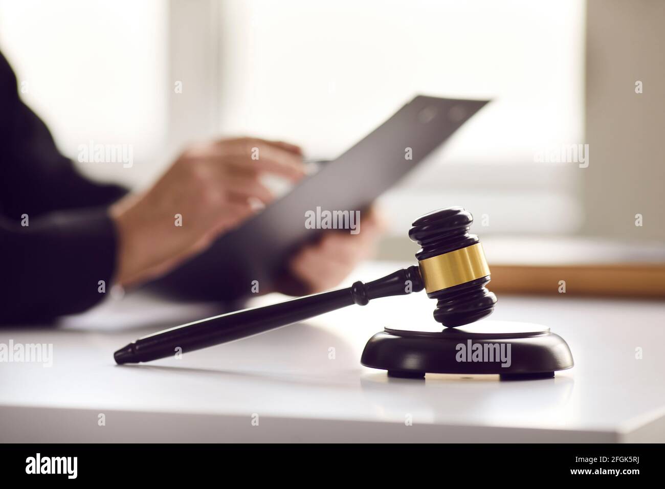Court gavel hand hi-res stock photography and images - Alamy
