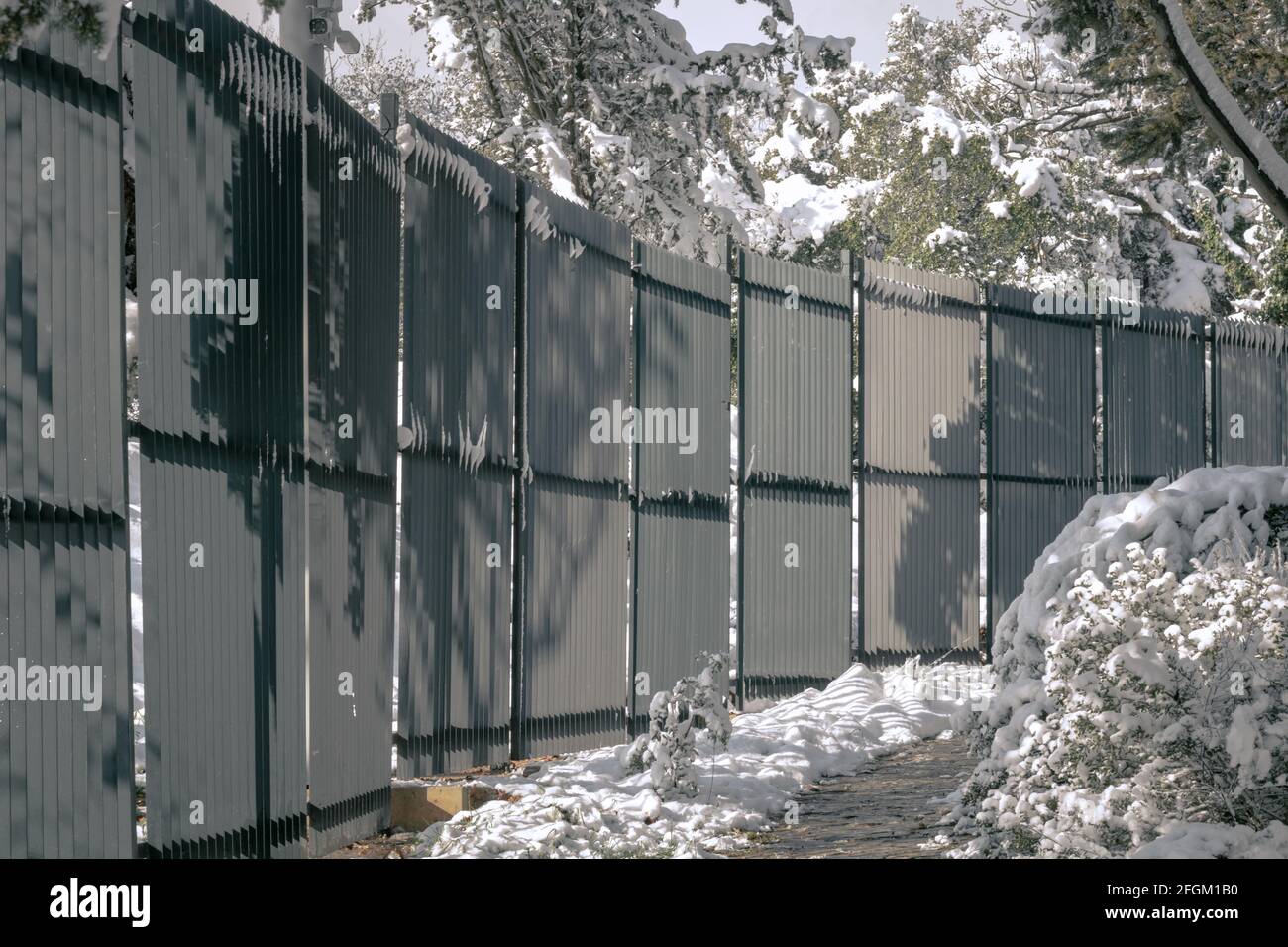 Frost covered metal hi-res stock photography and images - Alamy