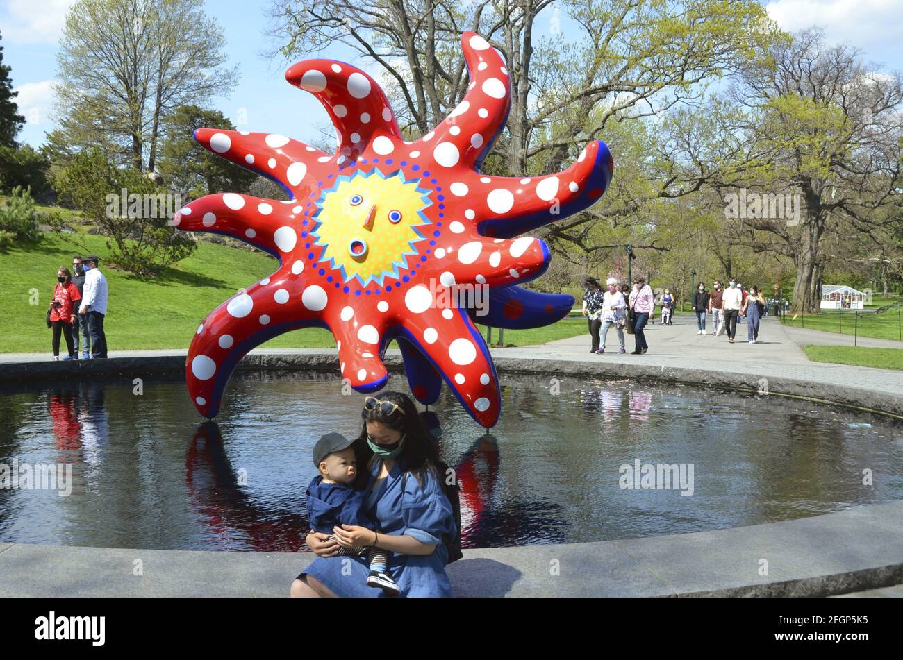 Yayoi kusama 2021 hi-res stock photography and images - Alamy