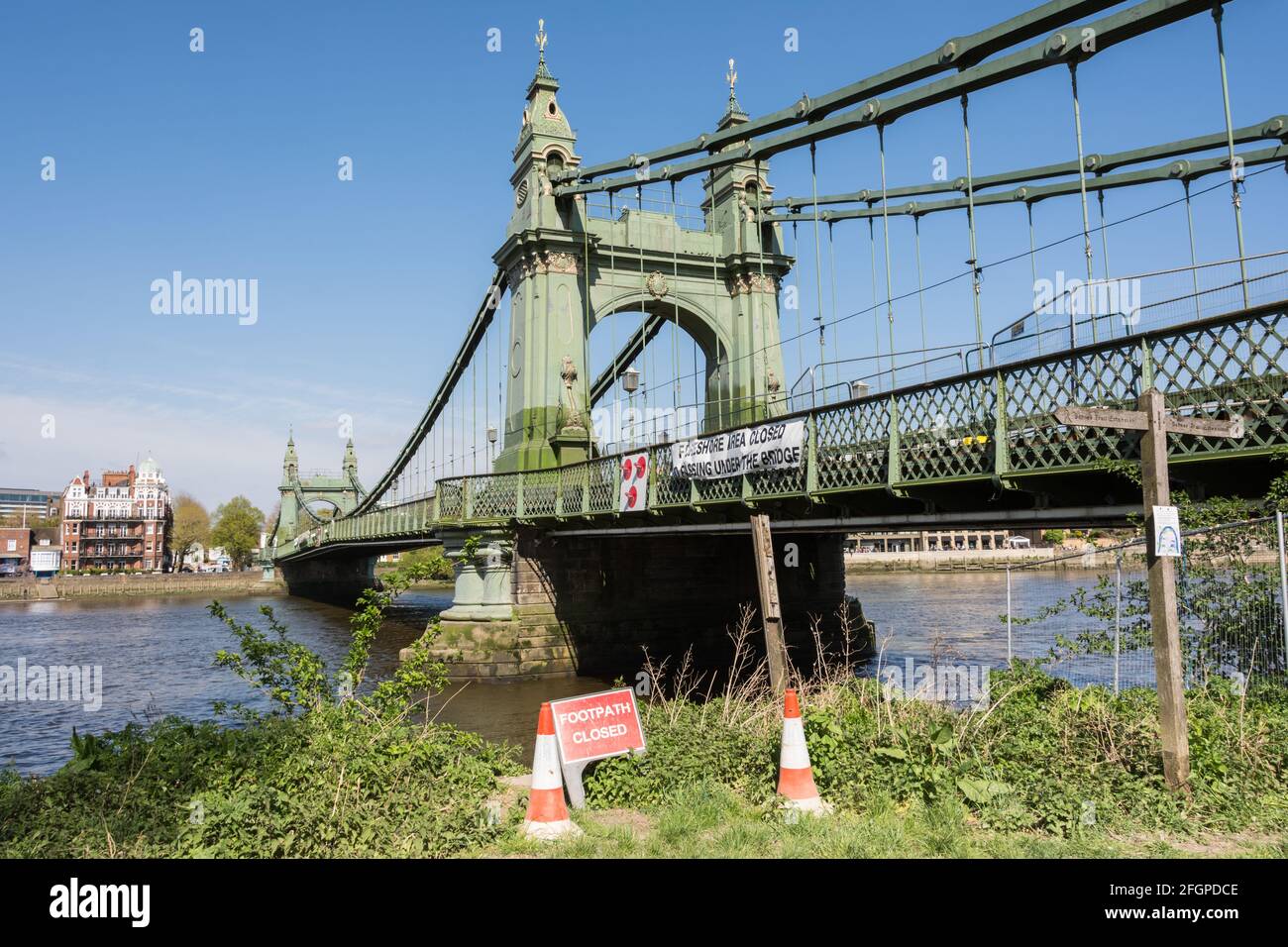 Bridge for footpath hi-res stock photography and images - Alamy