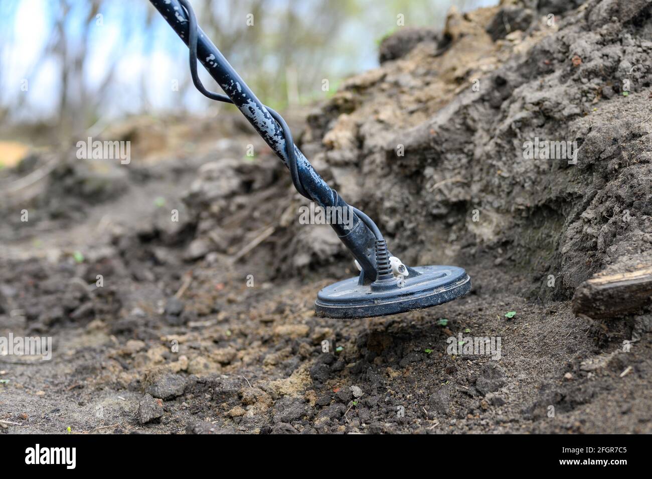 coil electronic metal detector device for search a treasure on ground ...