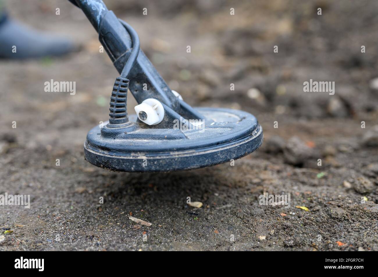 coil electronic metal detector device for search a treasure on ground ...