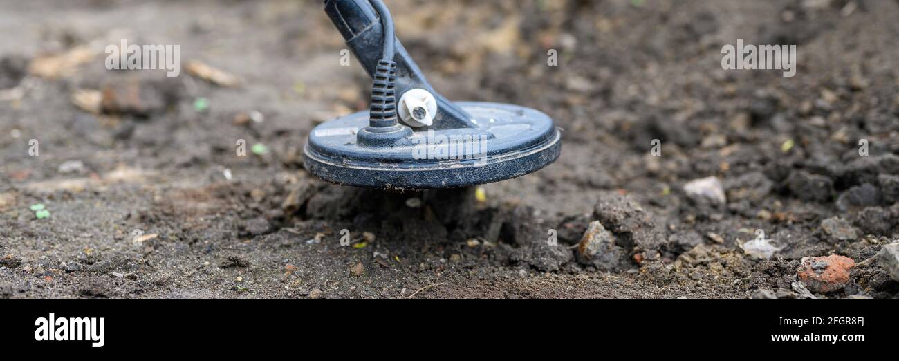 coil electronic metal detector device for search a treasure on ground ...