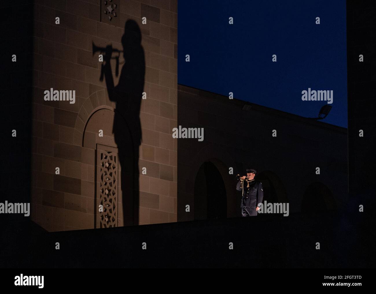 Anzac day dawn service canberra hi-res stock photography and images - Alamy
