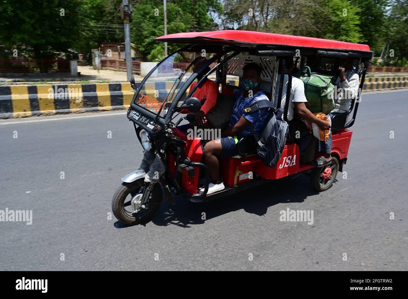 E rickshaw hi-res stock photography and images - Alamy
