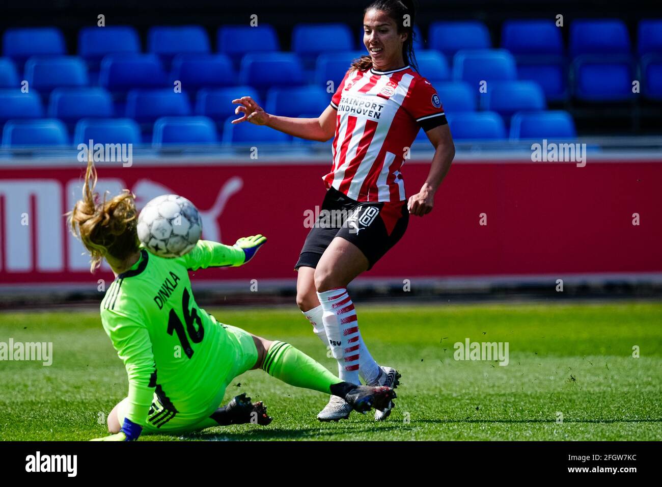 EINDHOVEN, NETHERLANDS - APRIL 25: Naomi Pattiwael of PSV shoots to ...