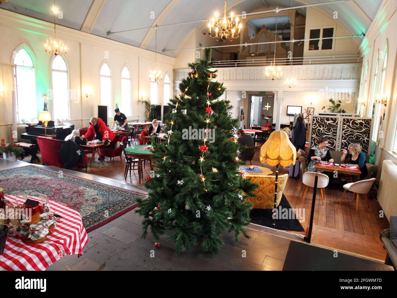 Christmas interior at a café Stock Photo - Alamy