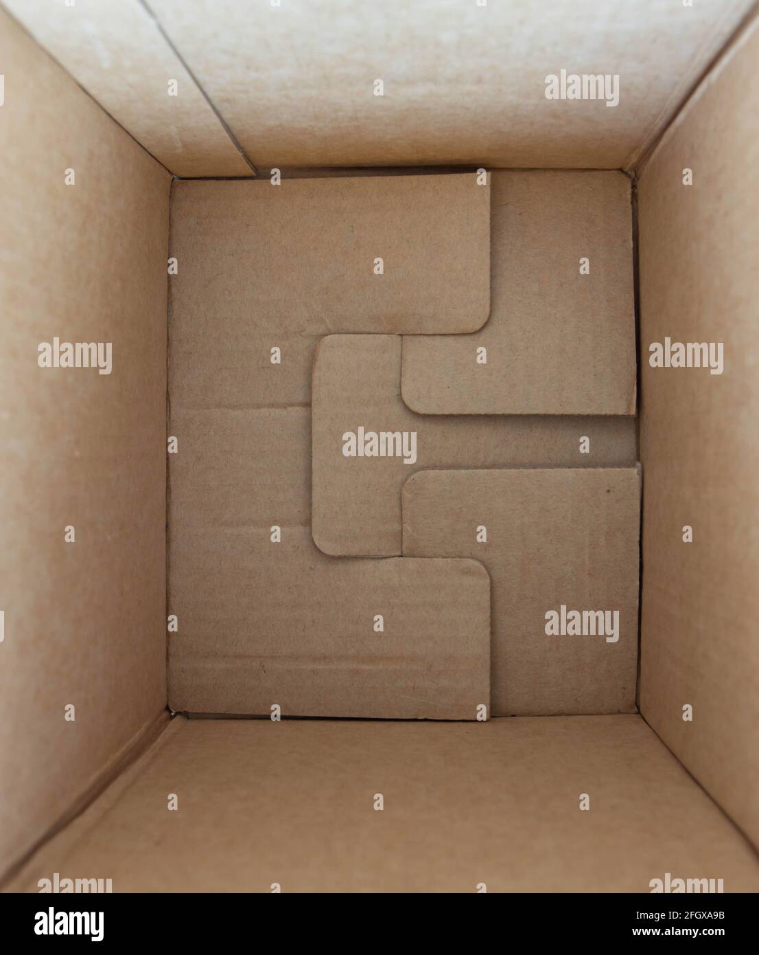 Packaging cardboard hi-res stock photography and images - Alamy