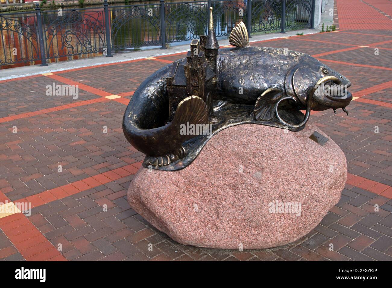 Black iron fish artwork hi-res stock photography and images - Alamy