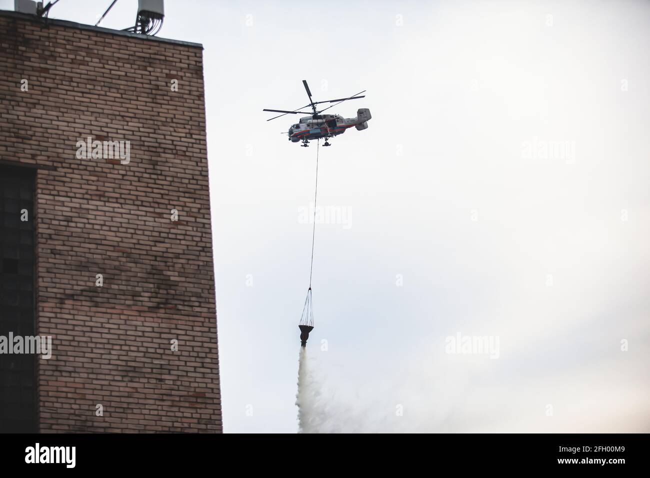 Fire fighting helicopter silhouette with bambi bucket for сarrying ...