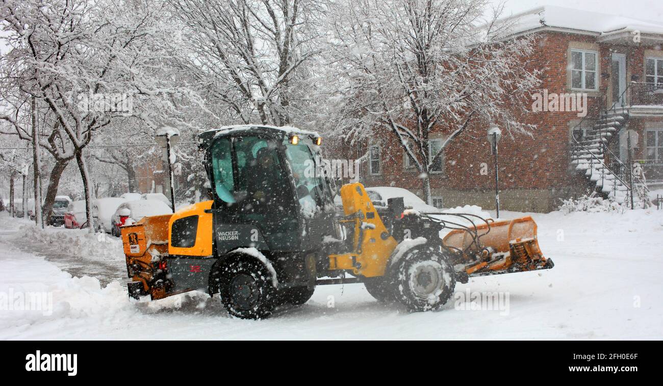 Montreal snow removal hi-res stock photography and images - Alamy