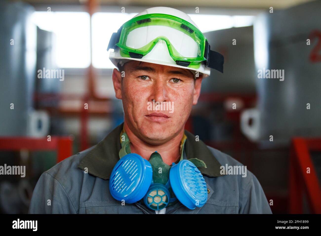Mining people with safety hat hi-res stock photography and images - Alamy