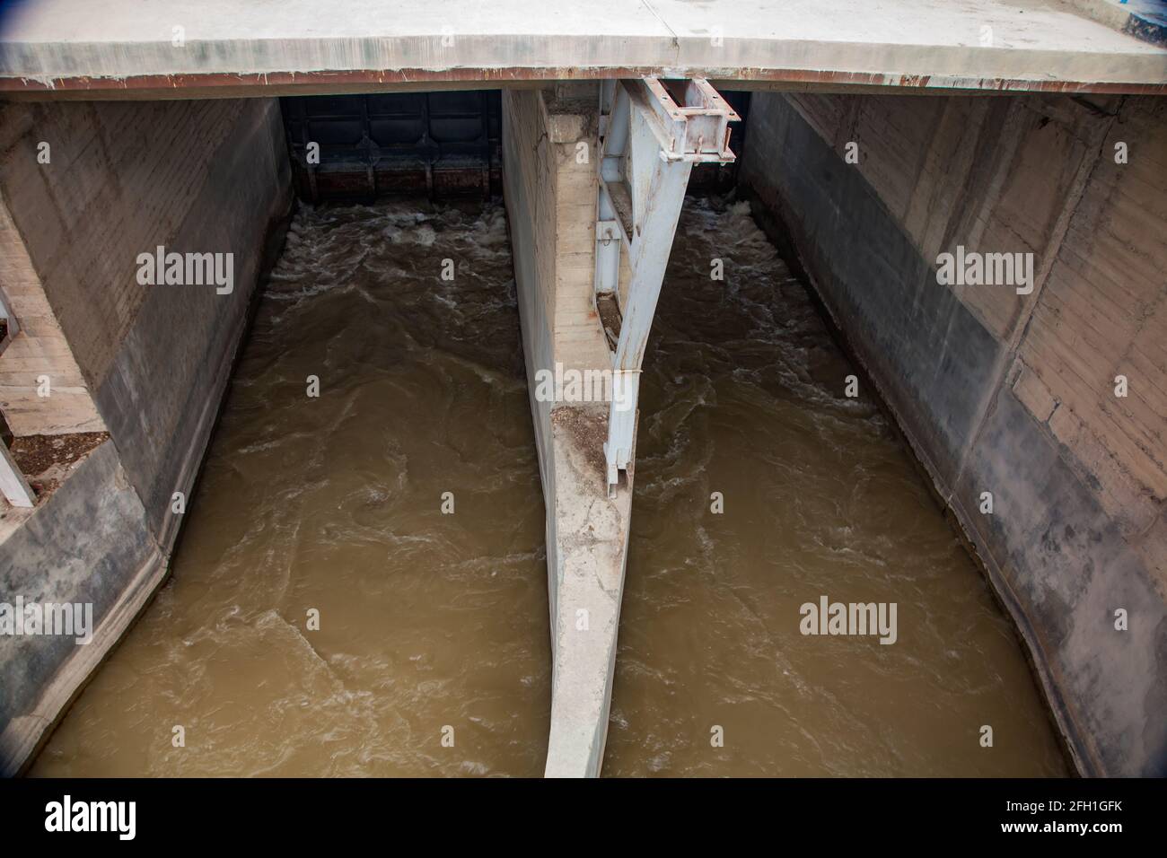 Muddy water inlet hi-res stock photography and images - Alamy