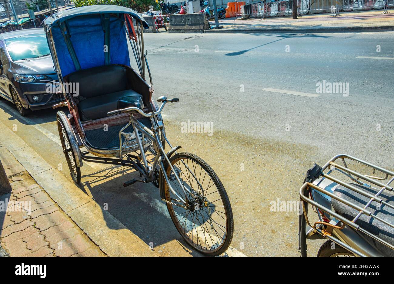 Bicycle rickshaw bangkok thailand hi-res stock photography and images ...
