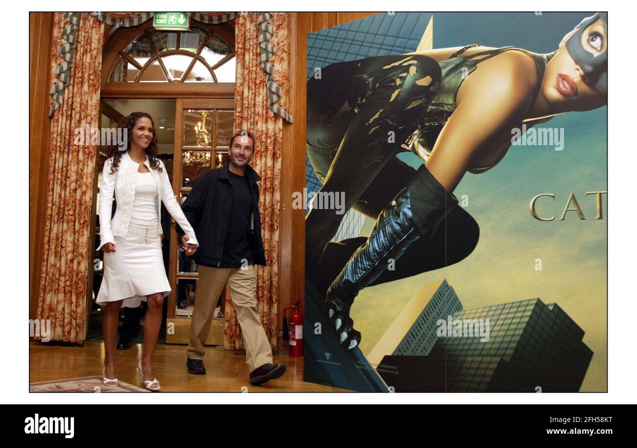 Catwoman 2004 halle berry hi-res stock photography and images - Alamy