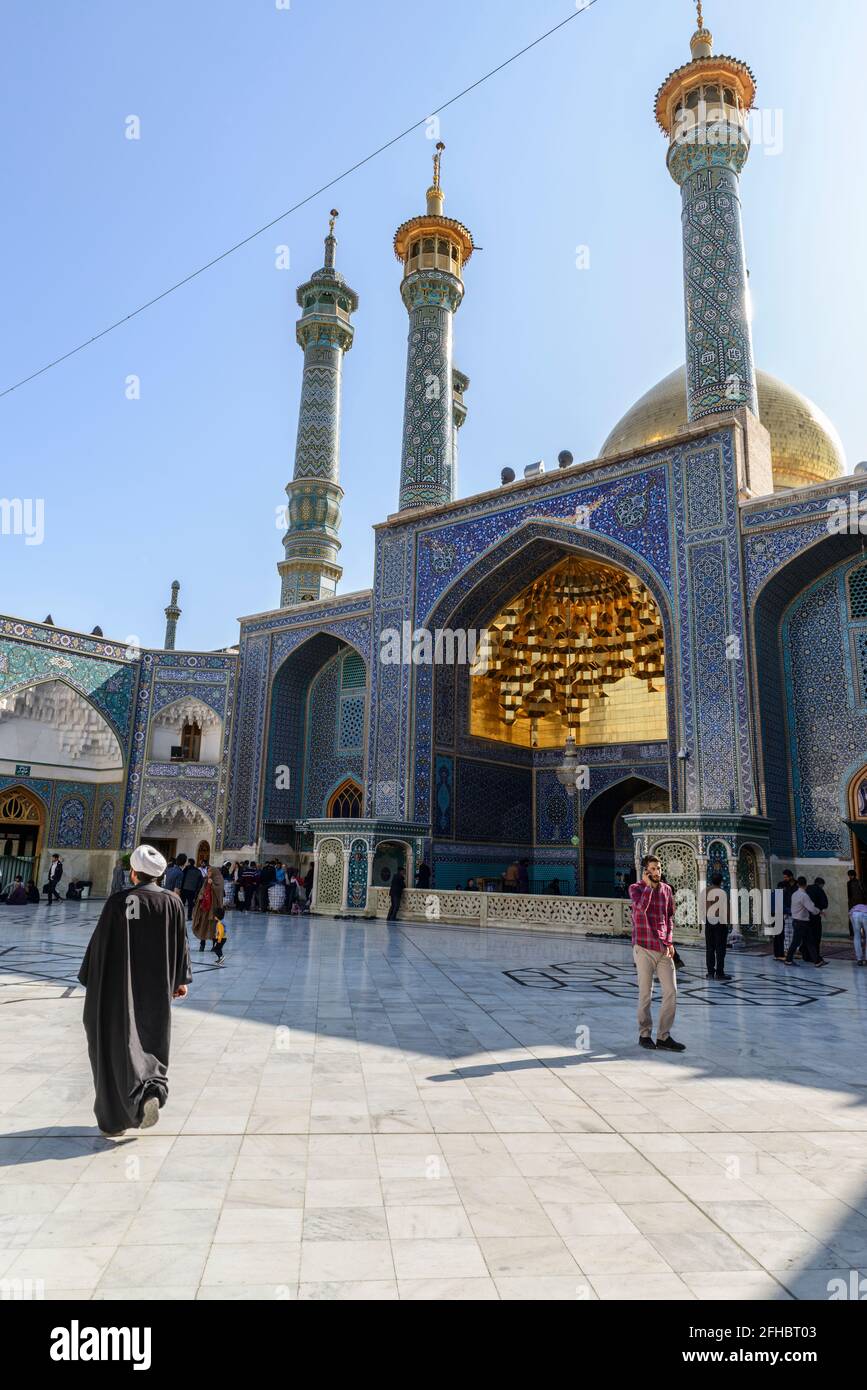 Qom, Iran:The holy Shrine of Fatima Masumeh Stock Photo - Alamy
