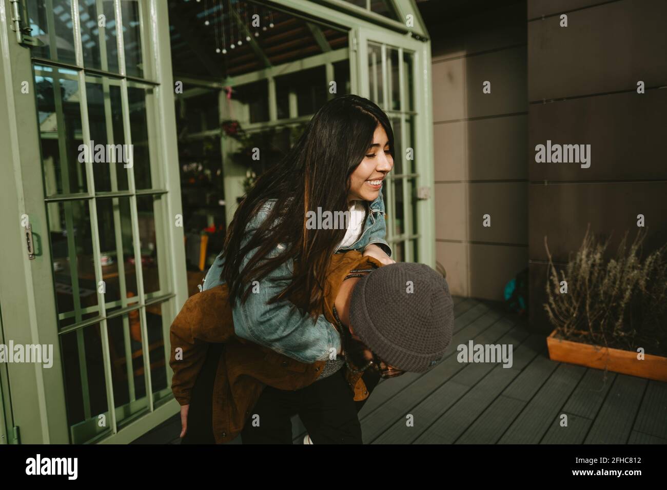 Entertain sunny hi-res stock photography and images - Alamy