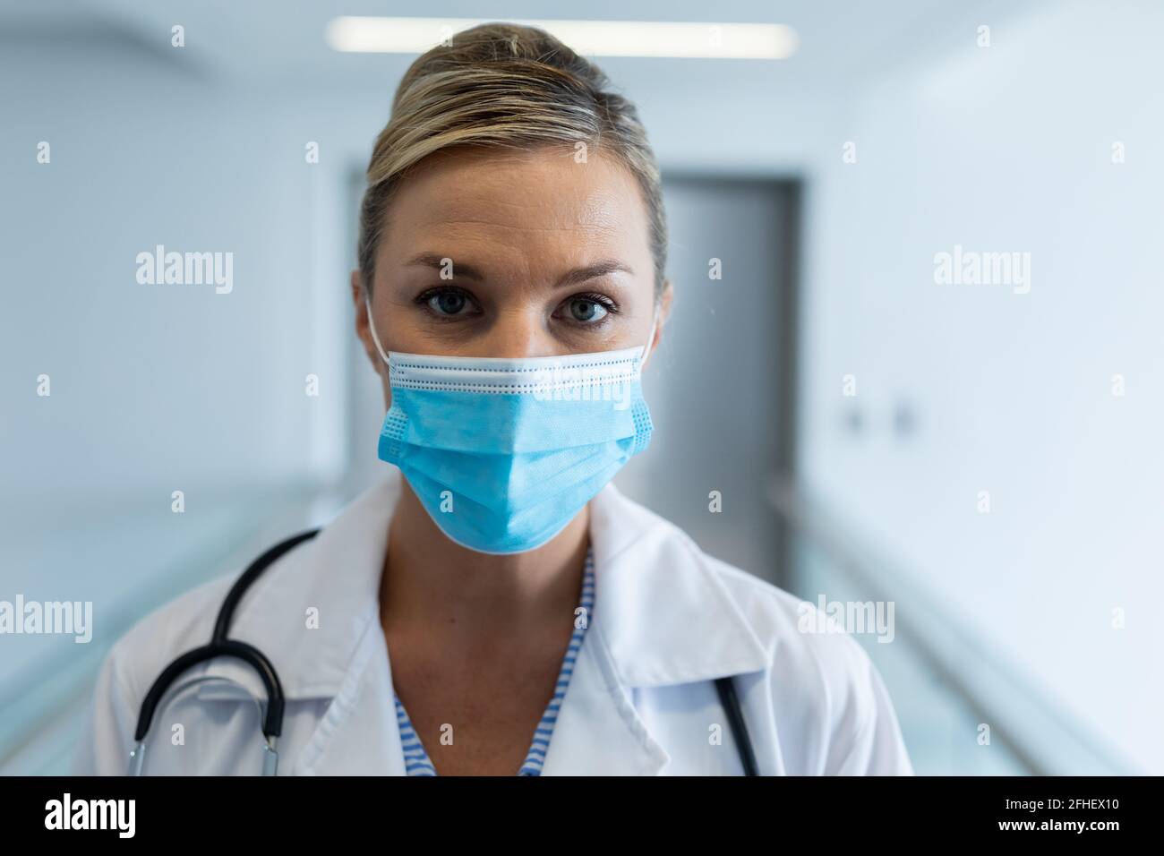 Hospital mask wearing hi-res stock photography and images - Alamy