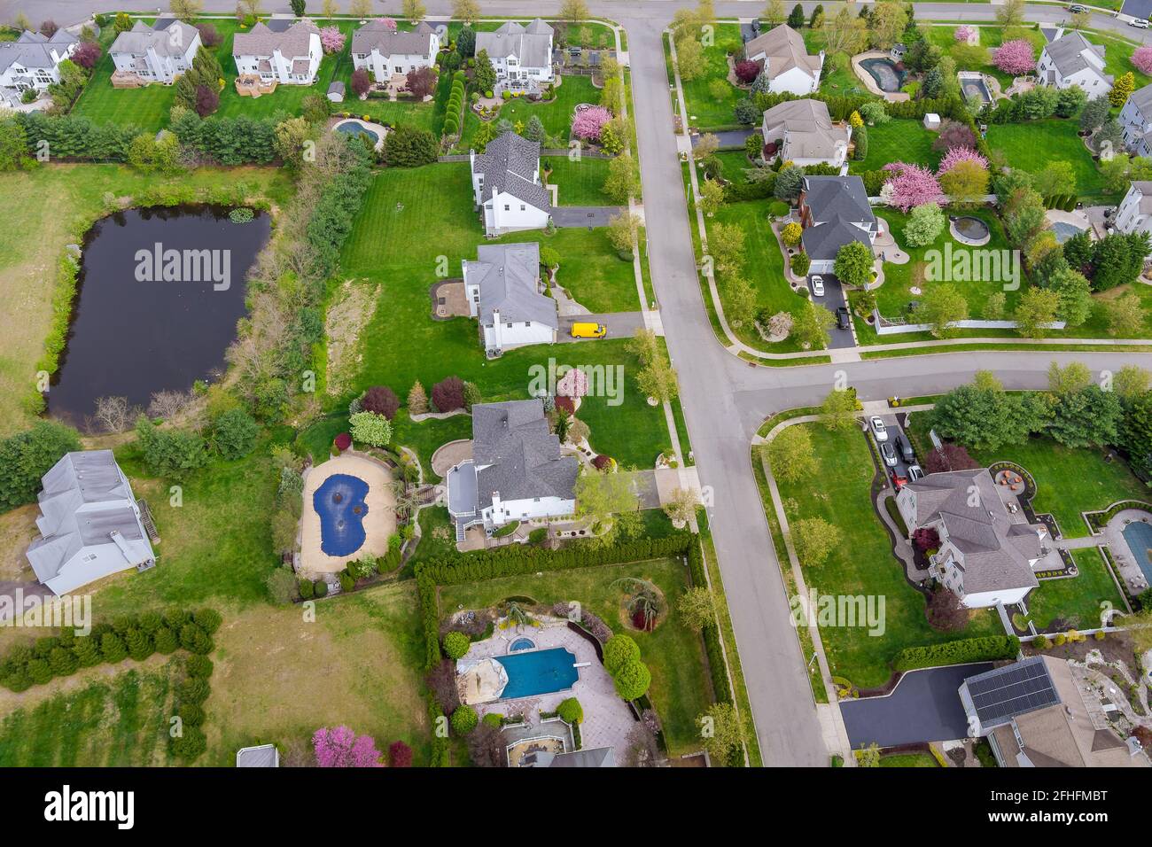 Small residential roads hi-res stock photography and images - Alamy