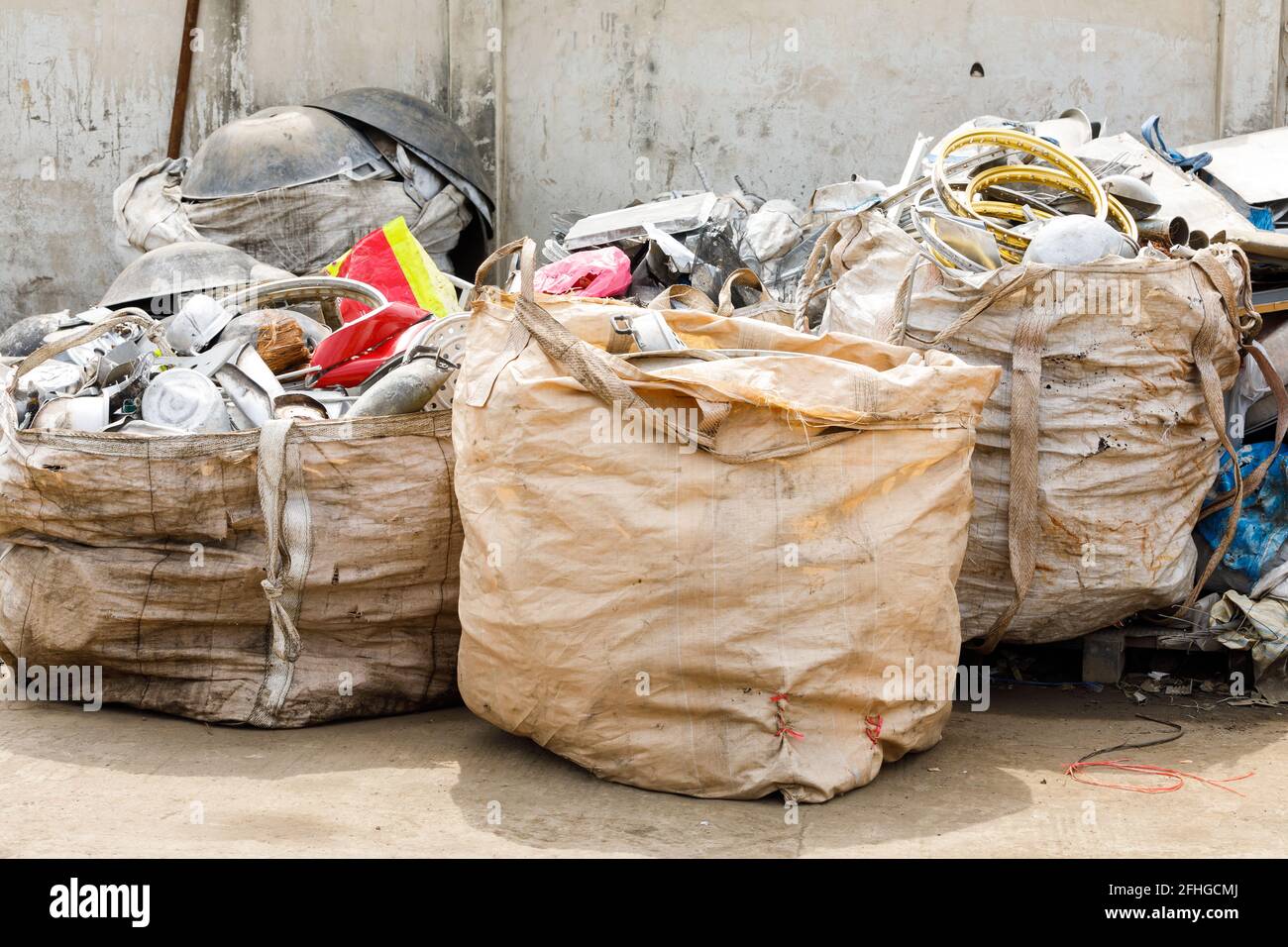 Big bag contain recycle scrap in junkjard, heavy duty and durable use ...