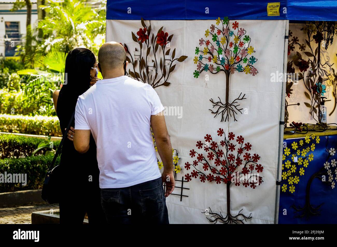 Embu, Brazil. 25th Apr, 2021. The tourist city of Embu das Artes, or ...