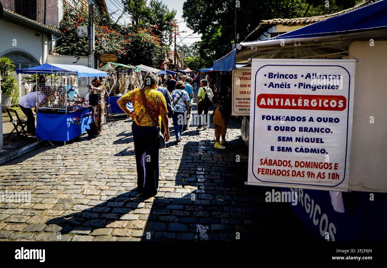 Embu, Brazil. 25th Apr, 2021. The tourist city of Embu das Artes, or ...