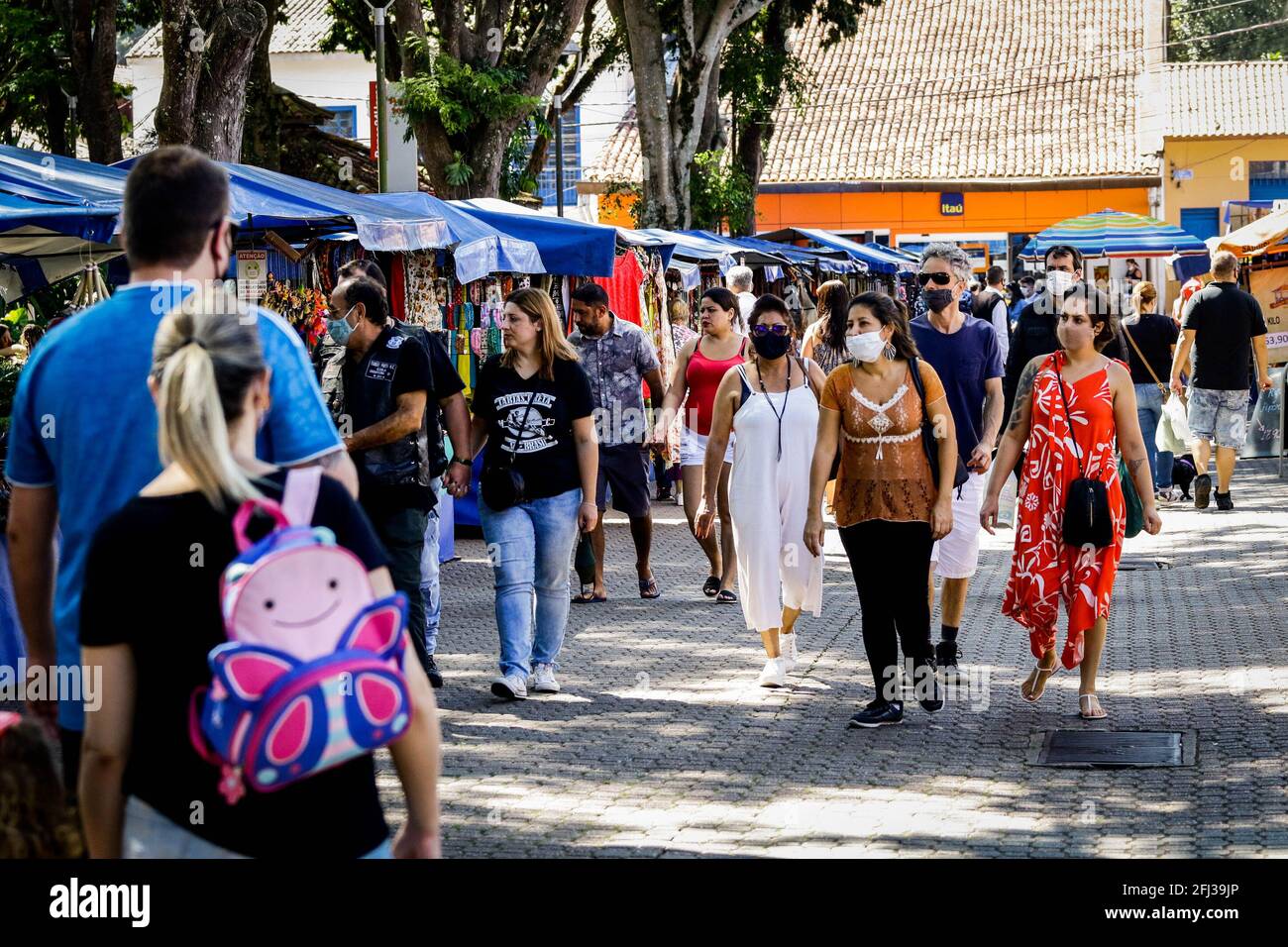 Embu, Brazil. 25th Apr, 2021. The tourist city of Embu das Artes, or ...