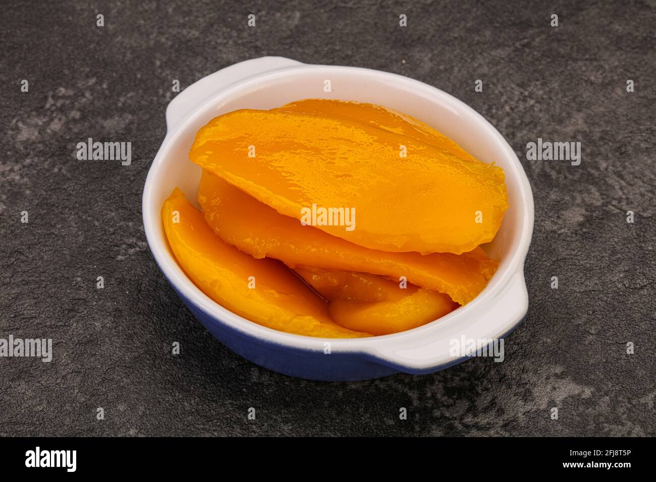 Sweet delicous mango slices in syrop Stock Photo - Alamy
