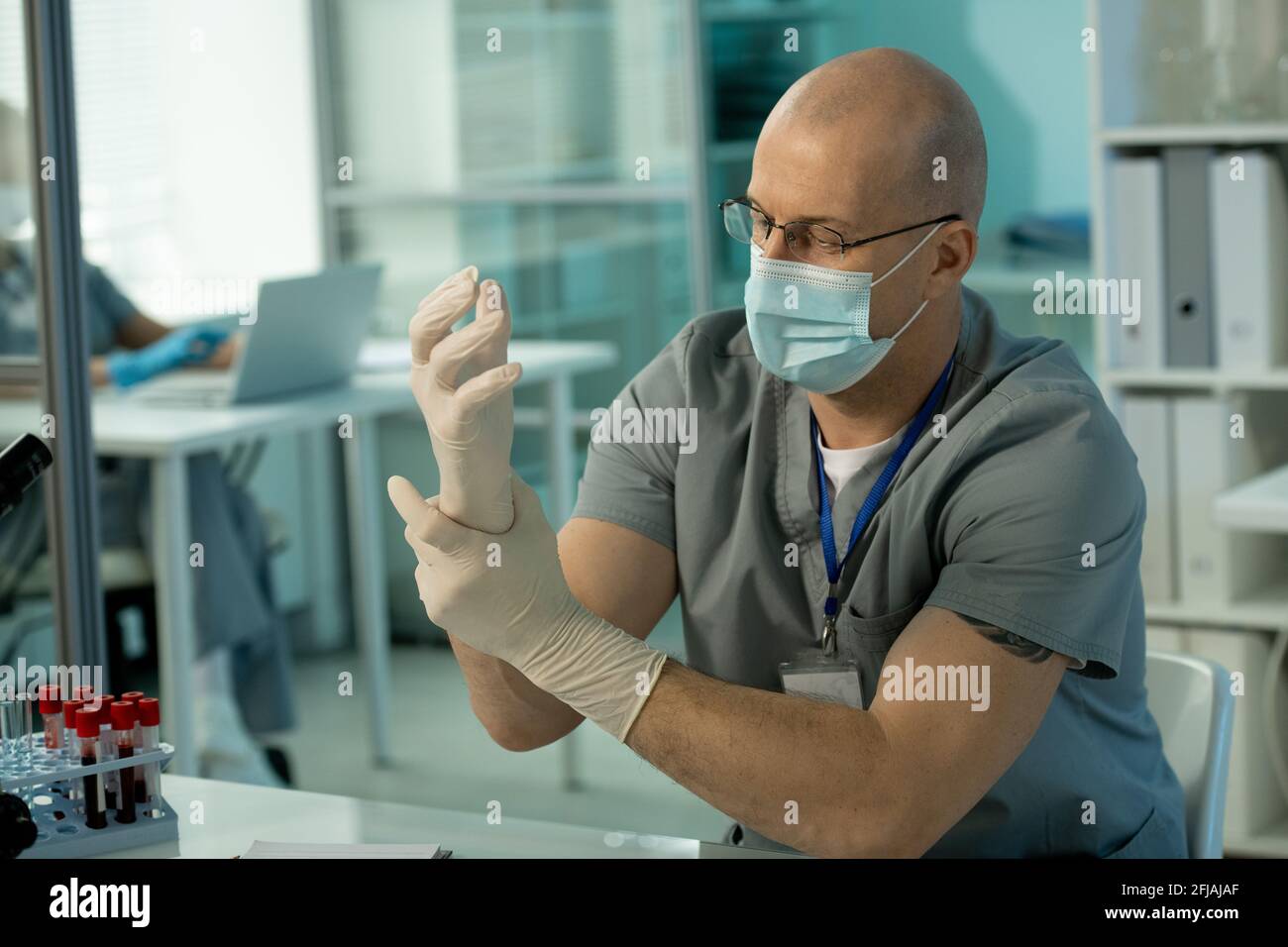 Dental laboratory in hospital hi-res stock photography and images - Alamy