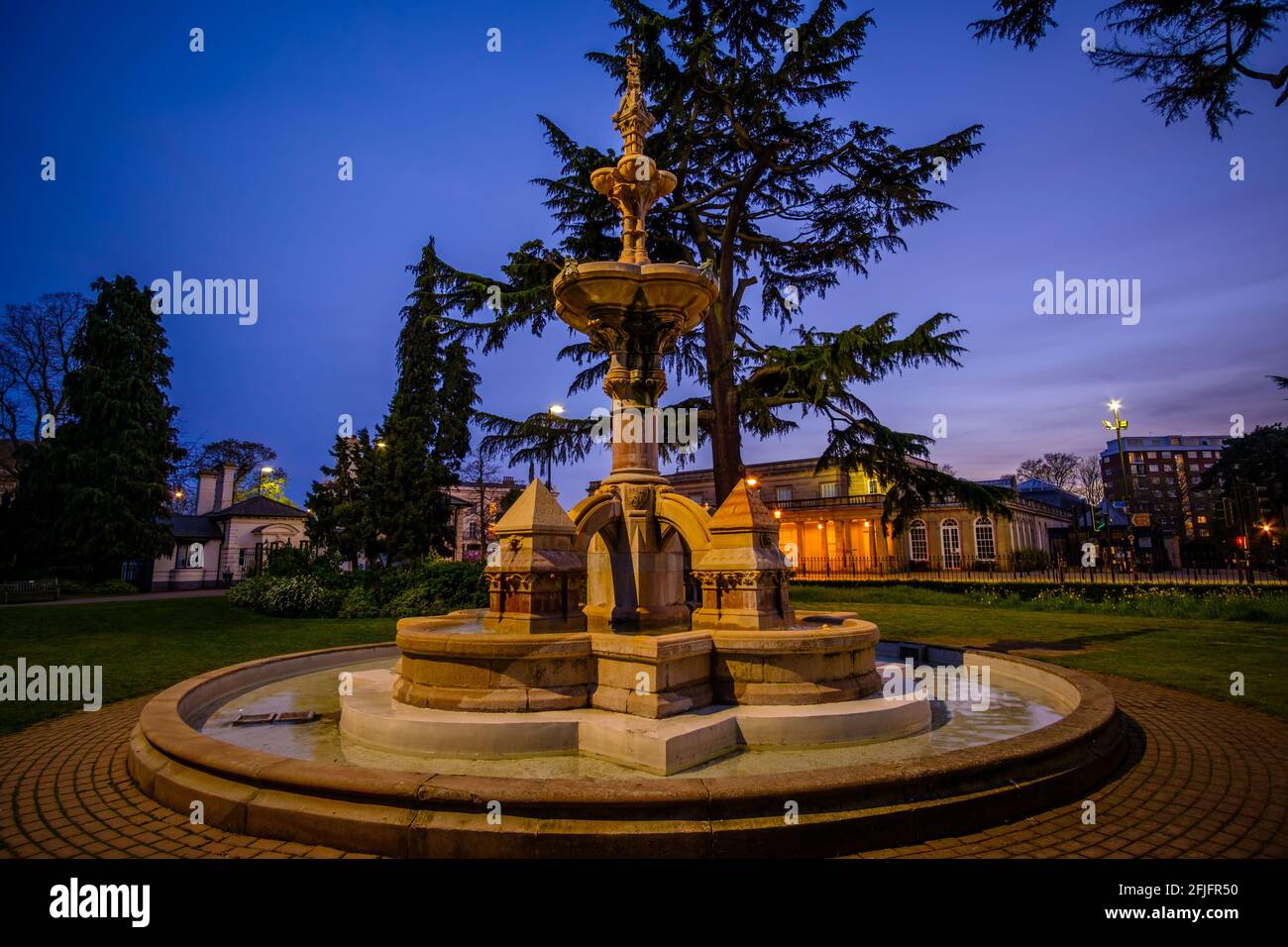 Hitchman memorial fountain at night hi-res stock photography and images ...