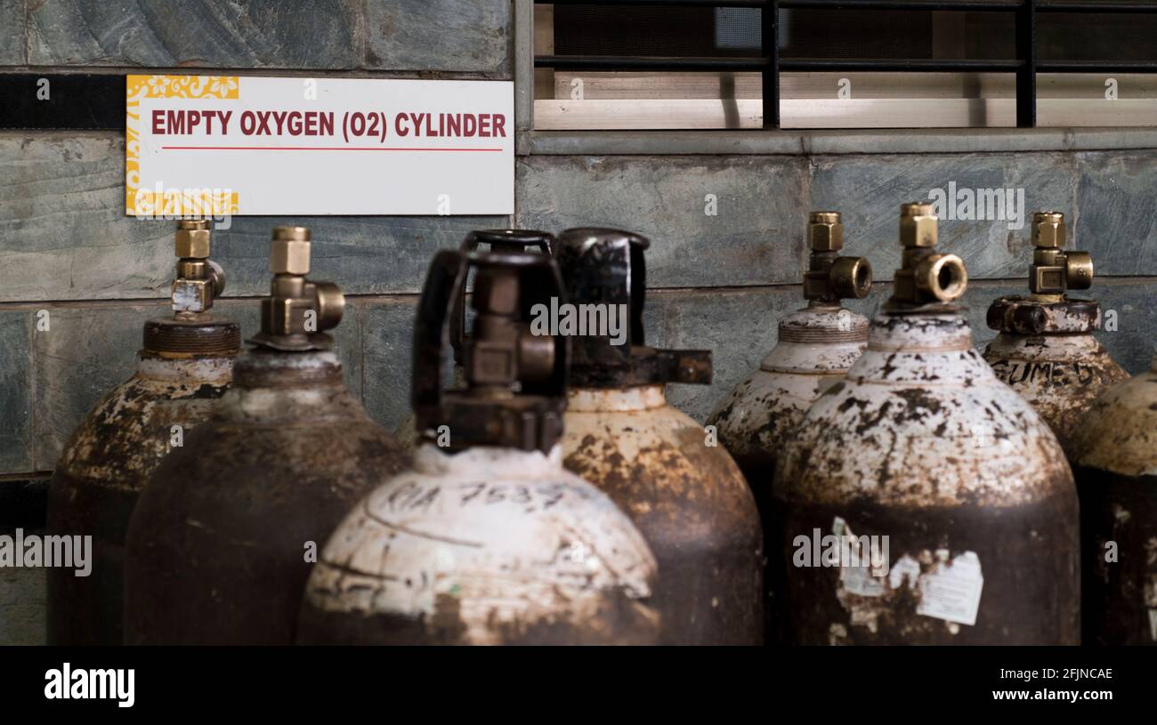 Medical oxygen o2 cylinders hi-res stock photography and images - Alamy