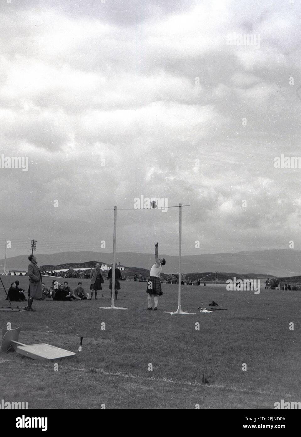 Man throwing weight over bar hi-res stock photography and images - Alamy
