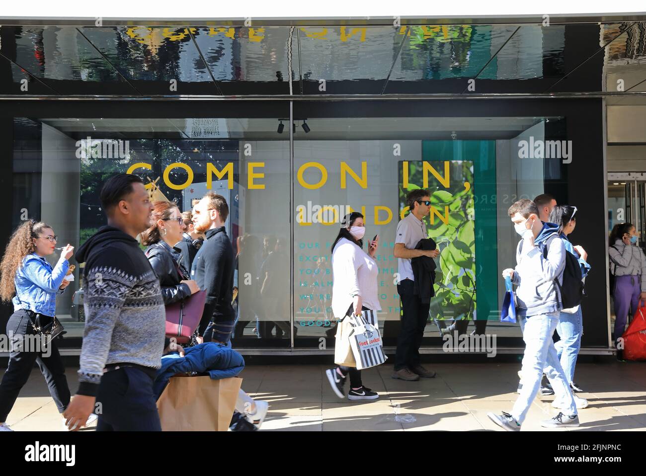 Oxford Street reopen and busy with shoppers on the the 2nd weekend ...