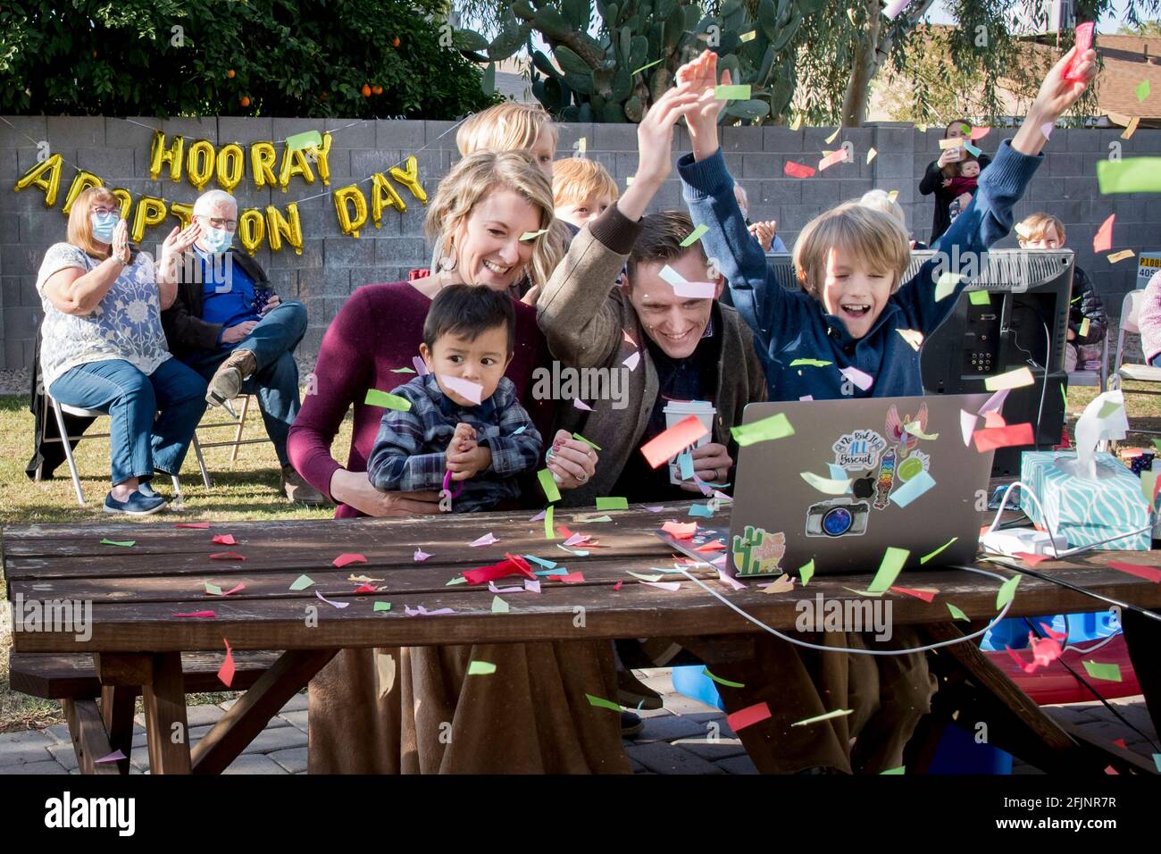 Arizona, USA. 14th Jan, 2021. The Hansen family, Jennifer and Devon ...